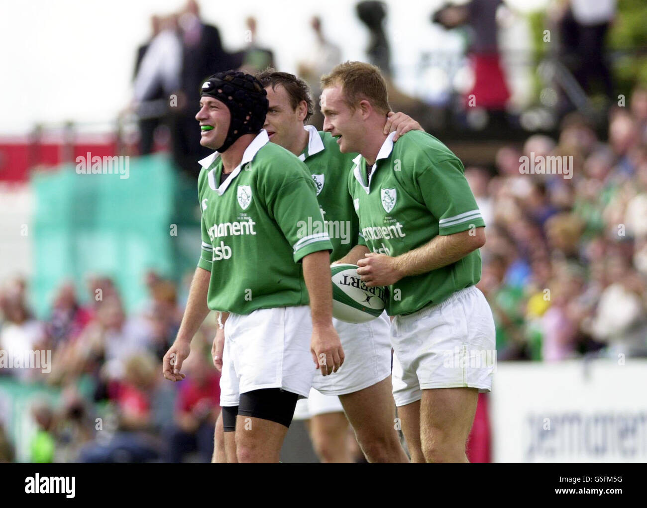 Irelands left to right denis hickie hi-res stock photography and images ...
