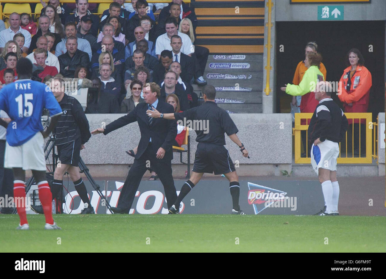 Referee andy durso centre hi-res stock photography and images - Alamy
