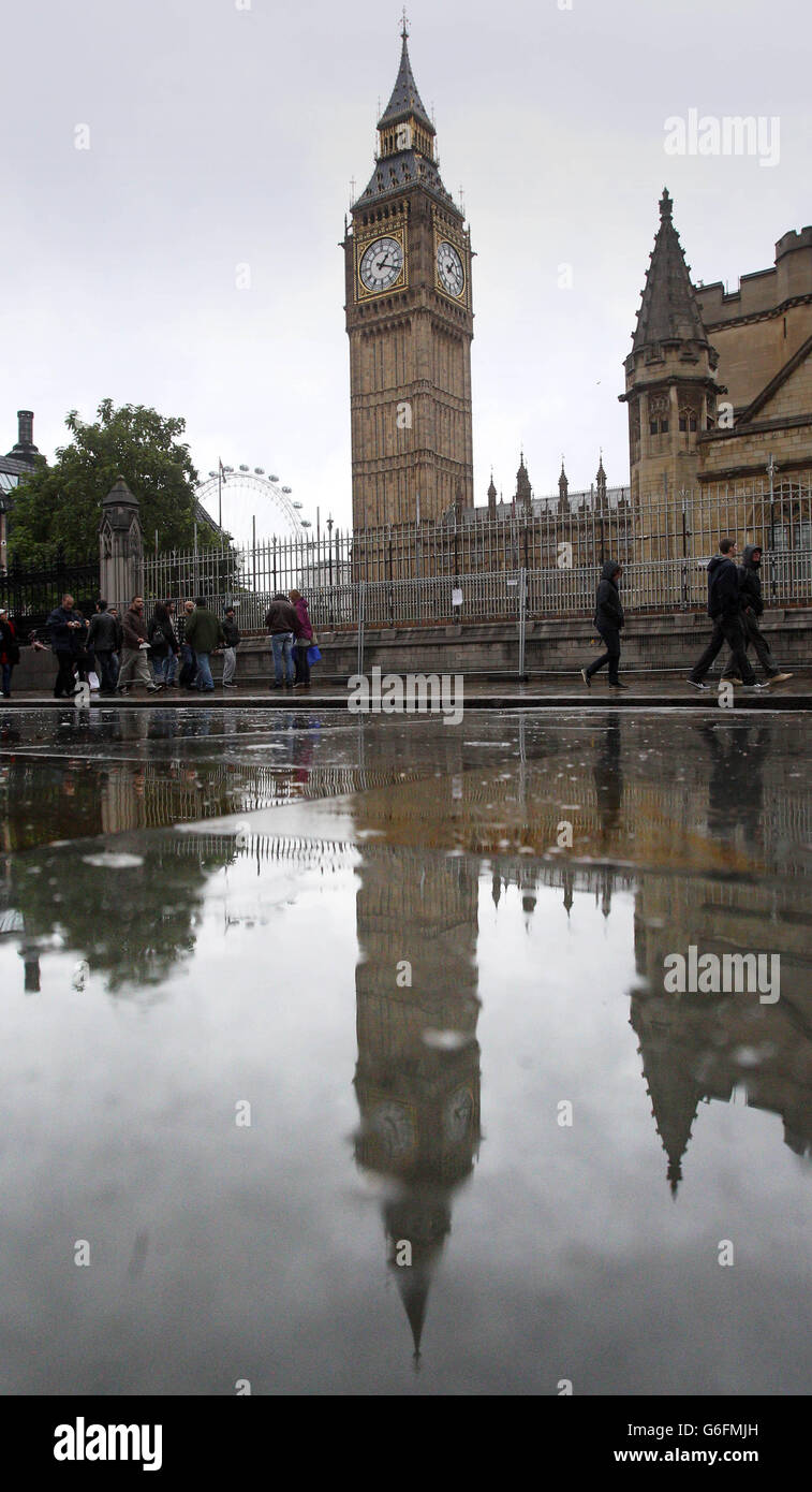 Big ben during wet weather hi-res stock photography and images - Alamy