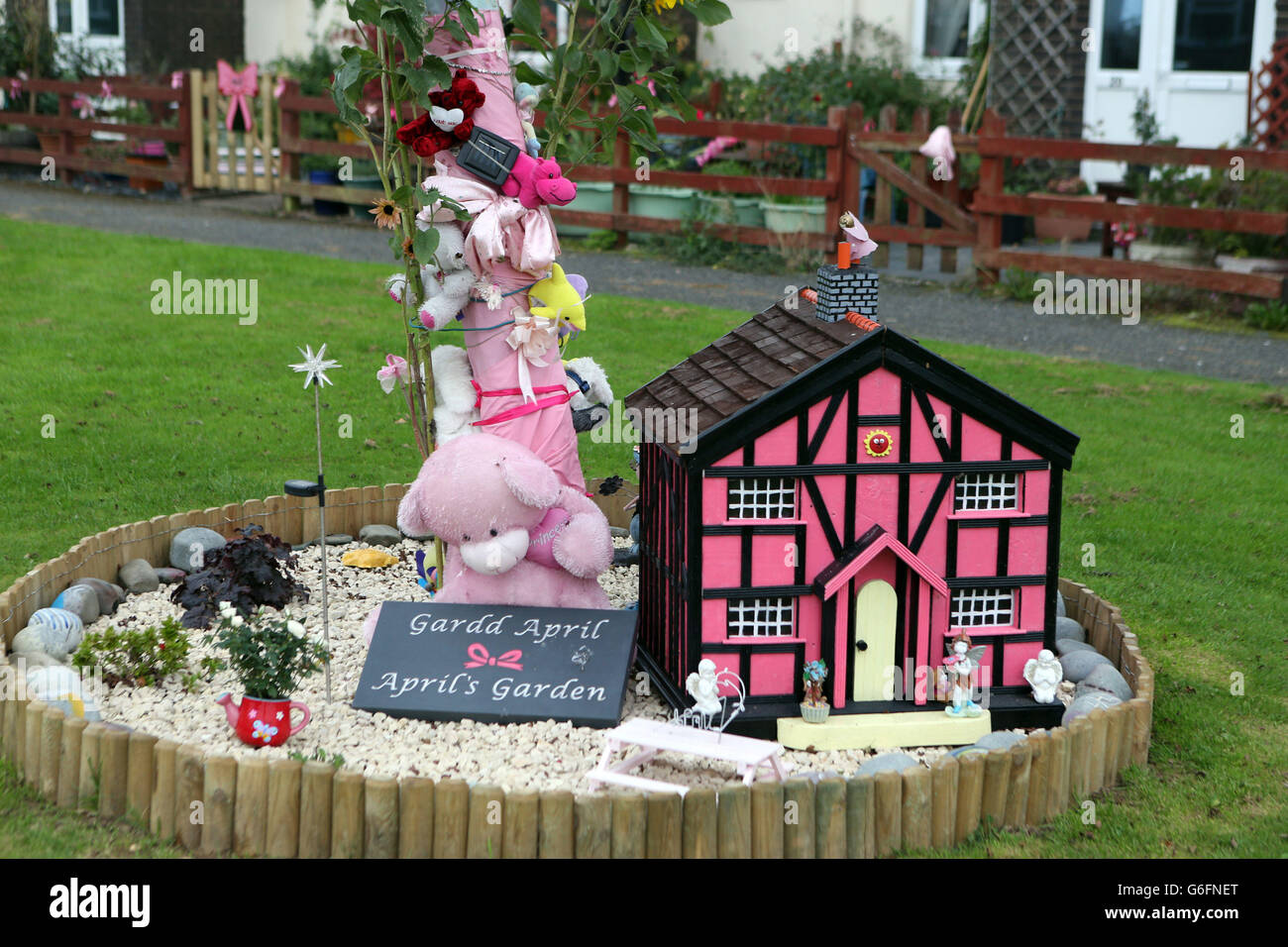 The scene at the Bryn-y-Gog estate, where the parents of April Jones ...