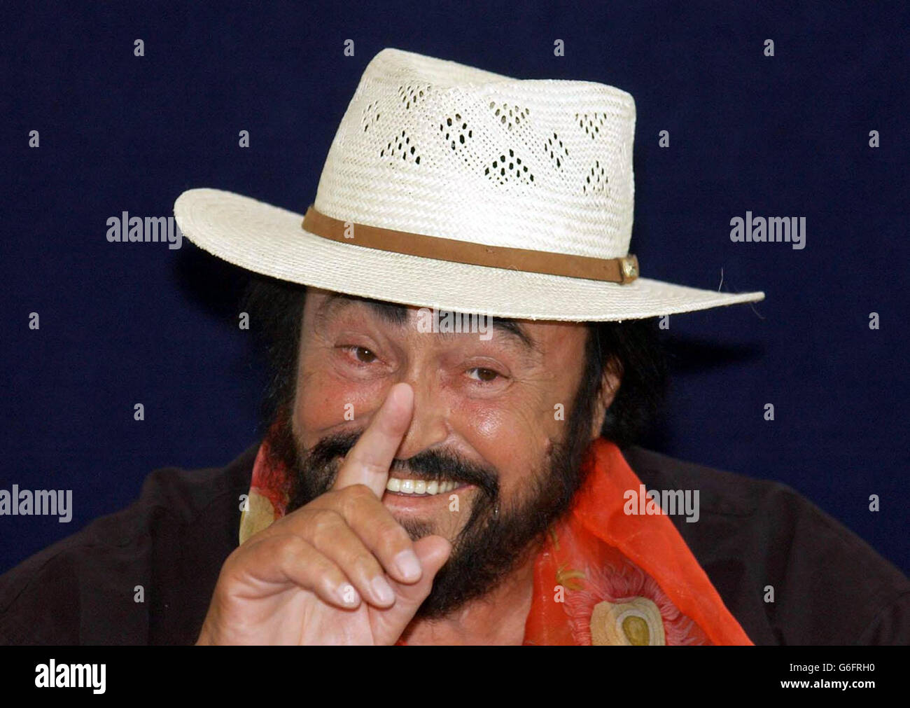 Celebrity smiling hat singer opera luciano pavarotti pavarottiobit hi ... Celebrity smiling hat singer opera luciano pavarotti pavarottiobit hi ...