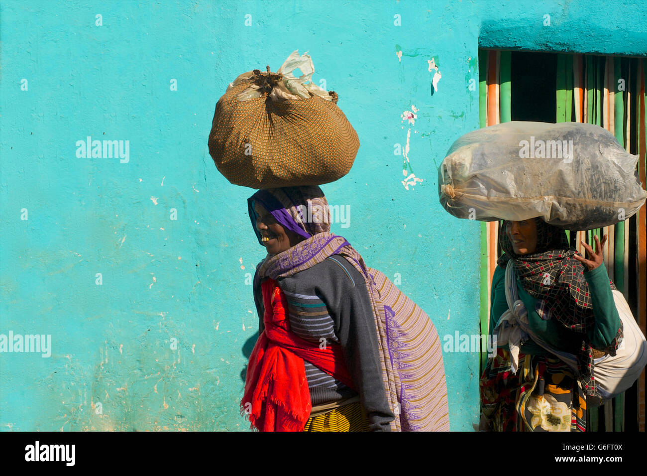 Harari women. Ethiopian women carrying produce from market on their ...