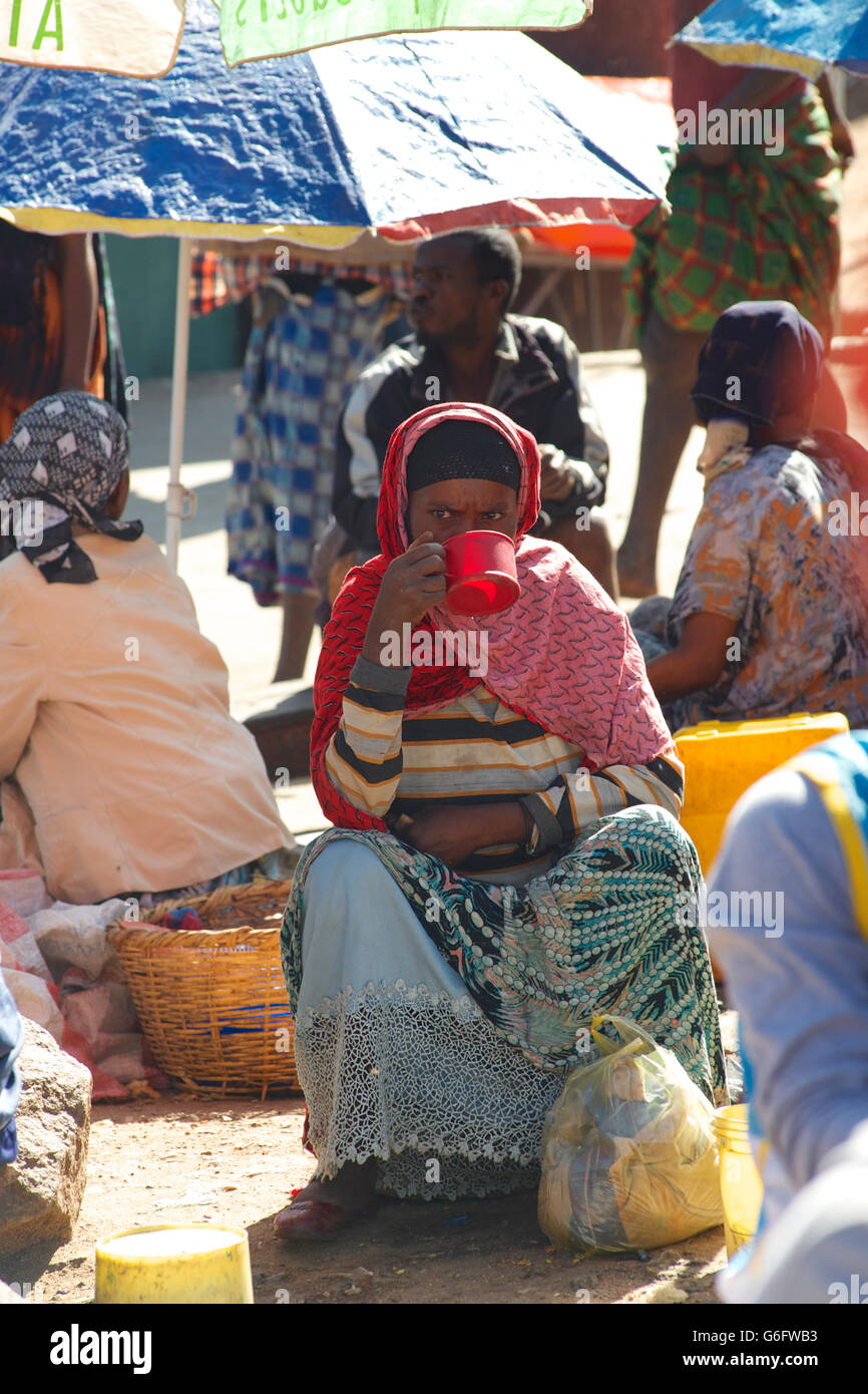 Harari women at market, Old Town, Harar, Ethiopia Stock Photo - Alamy