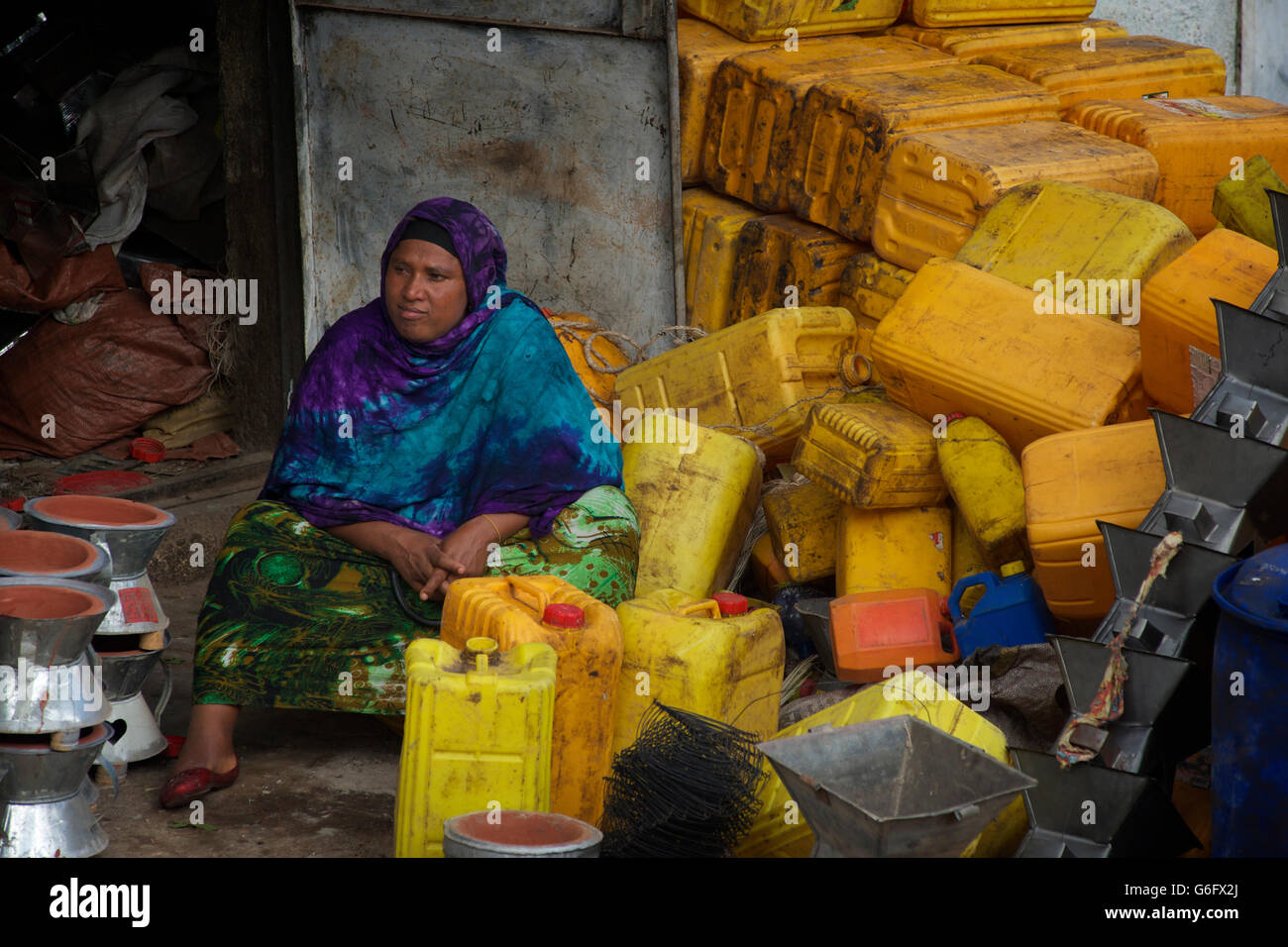 Ethiopian woman selling plastic containers, Harar market, Ethiopia ...