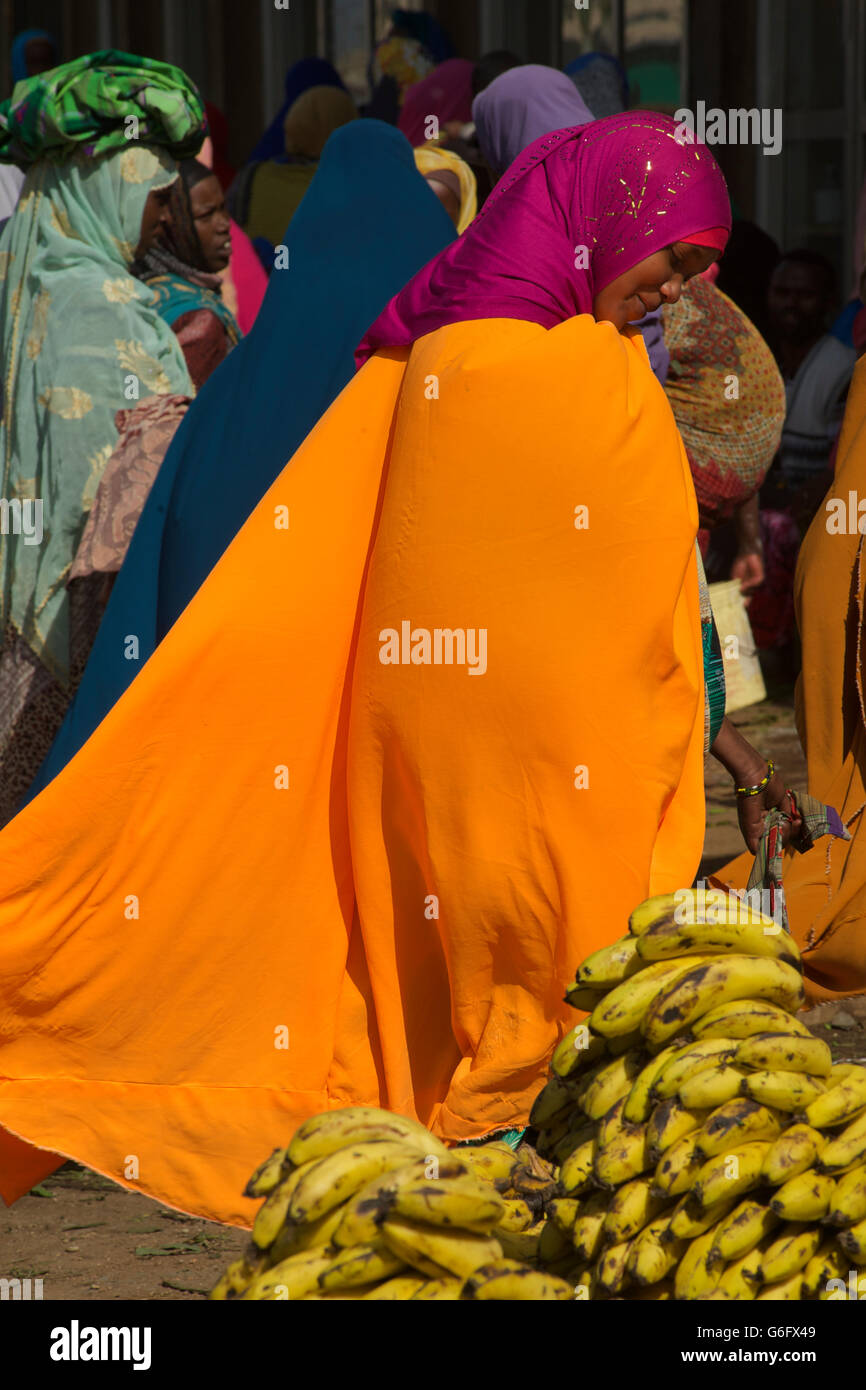 Harari muslim women at market in colourful local attire. Selling ...
