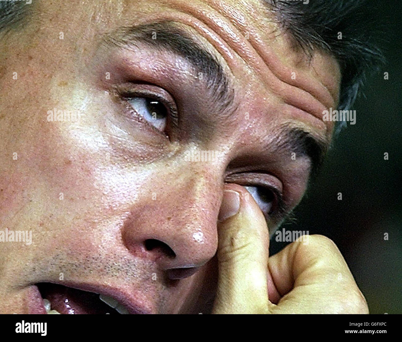 Sport athletics wiping face crying jonathan edwards hi-res stock ...