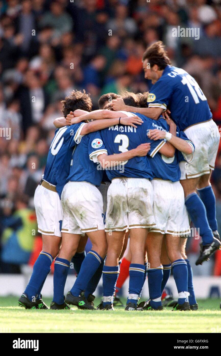 Soccer european championships italy v russia hi-res stock photography ...