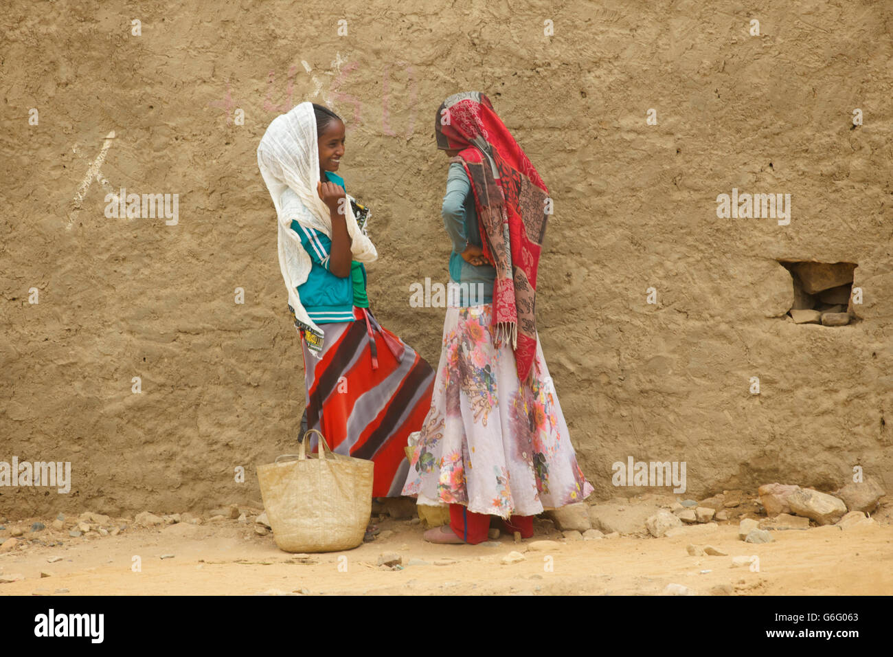 Women with colourful dress High Resolution Stock Photography and Images ...