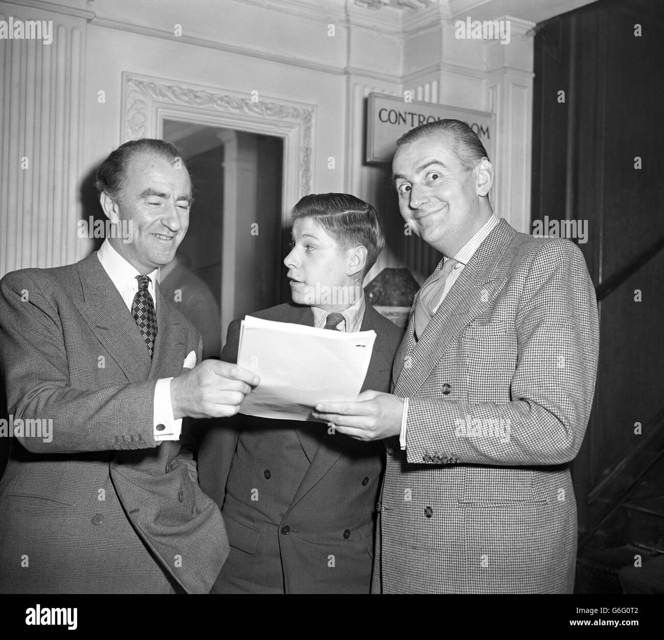 Investitures - George Cross - John Bamford - London Stock Photo - Alamy