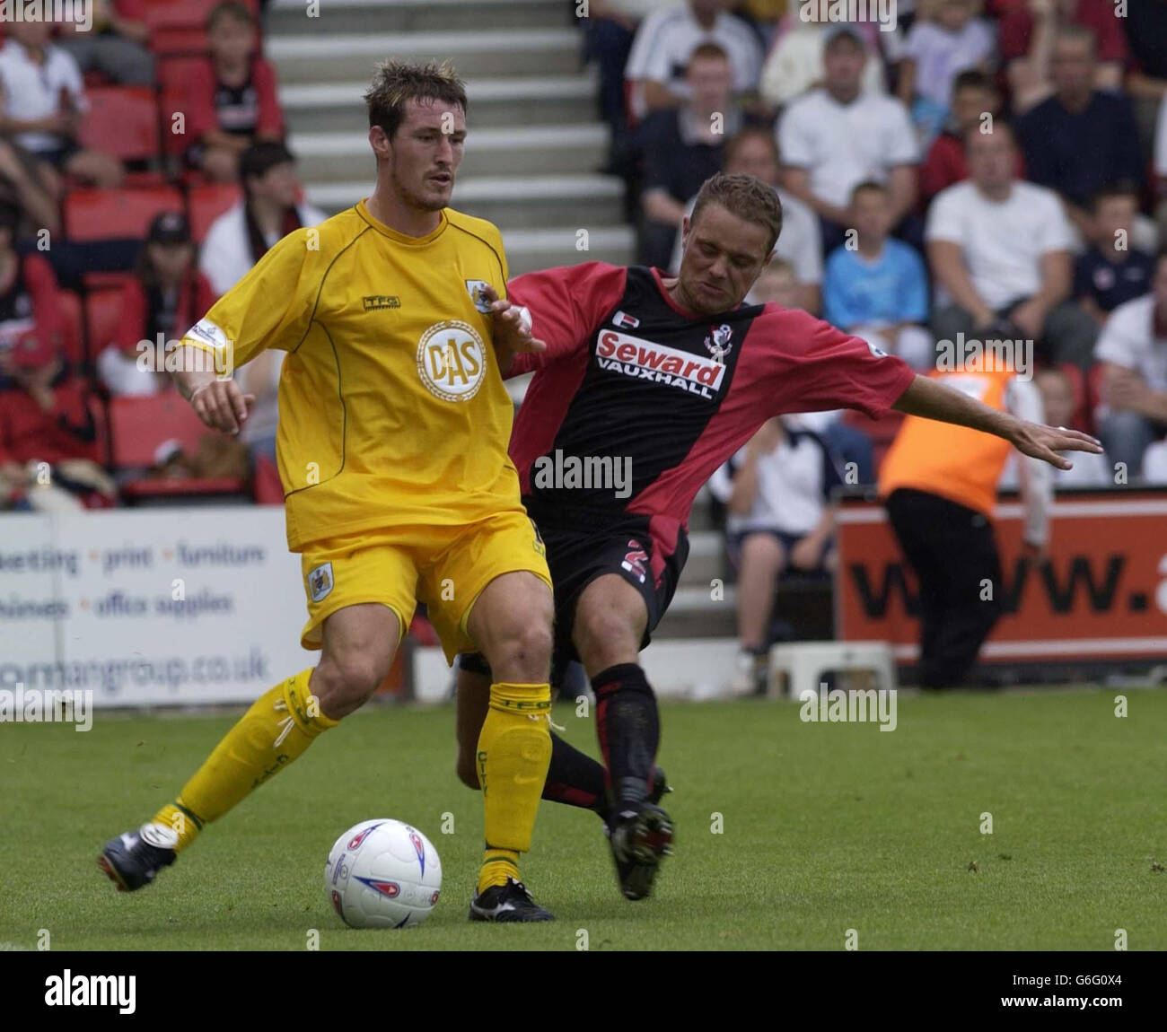 Sport football action lee peacock hi-res stock photography and images ...