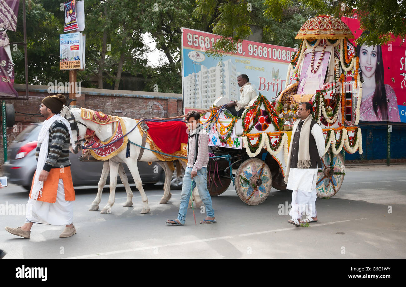 Hindu procession hi-res stock photography and images - Alamy