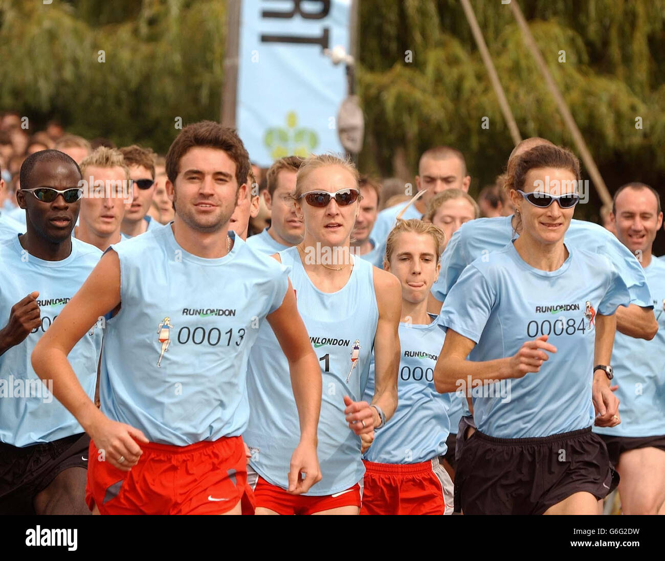 British runner Paula Radcliffe (centre, in sunglasses) and Ireland's ...