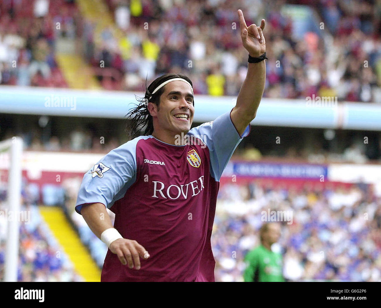 Sport football celebrating pointing juan pablo angel hi-res stock ...