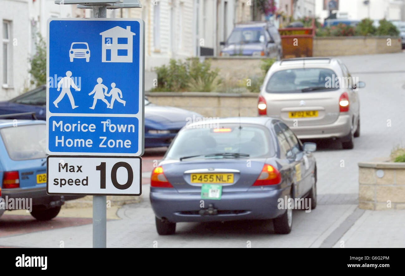 Home zone traffic sign speed hi-res stock photography and images - Alamy