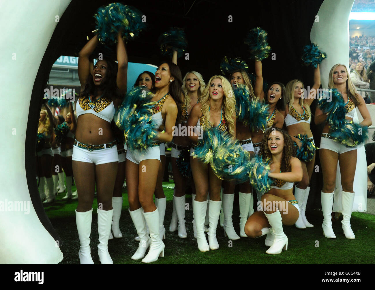 Jacksonville jaguars cheerleaders hi-res stock photography and images ...