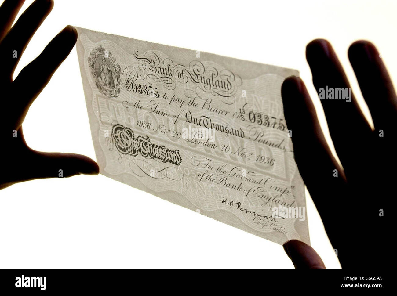 One Thousand Pound Note Stock Photo - Alamy