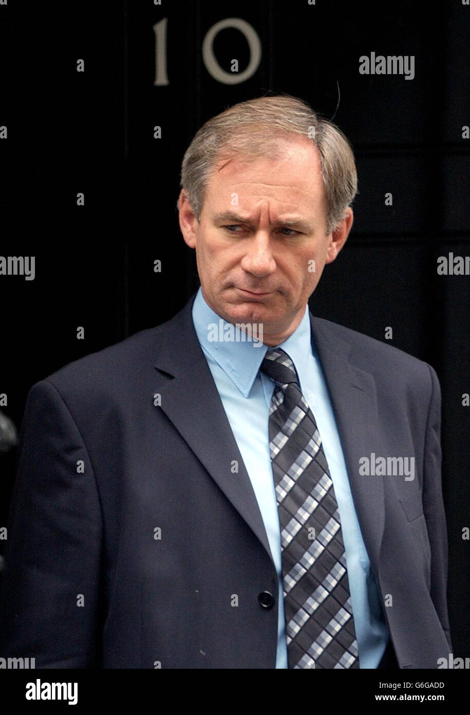 Defence Secretary Geoff Hoon leaves 10 Downing St in central London ...