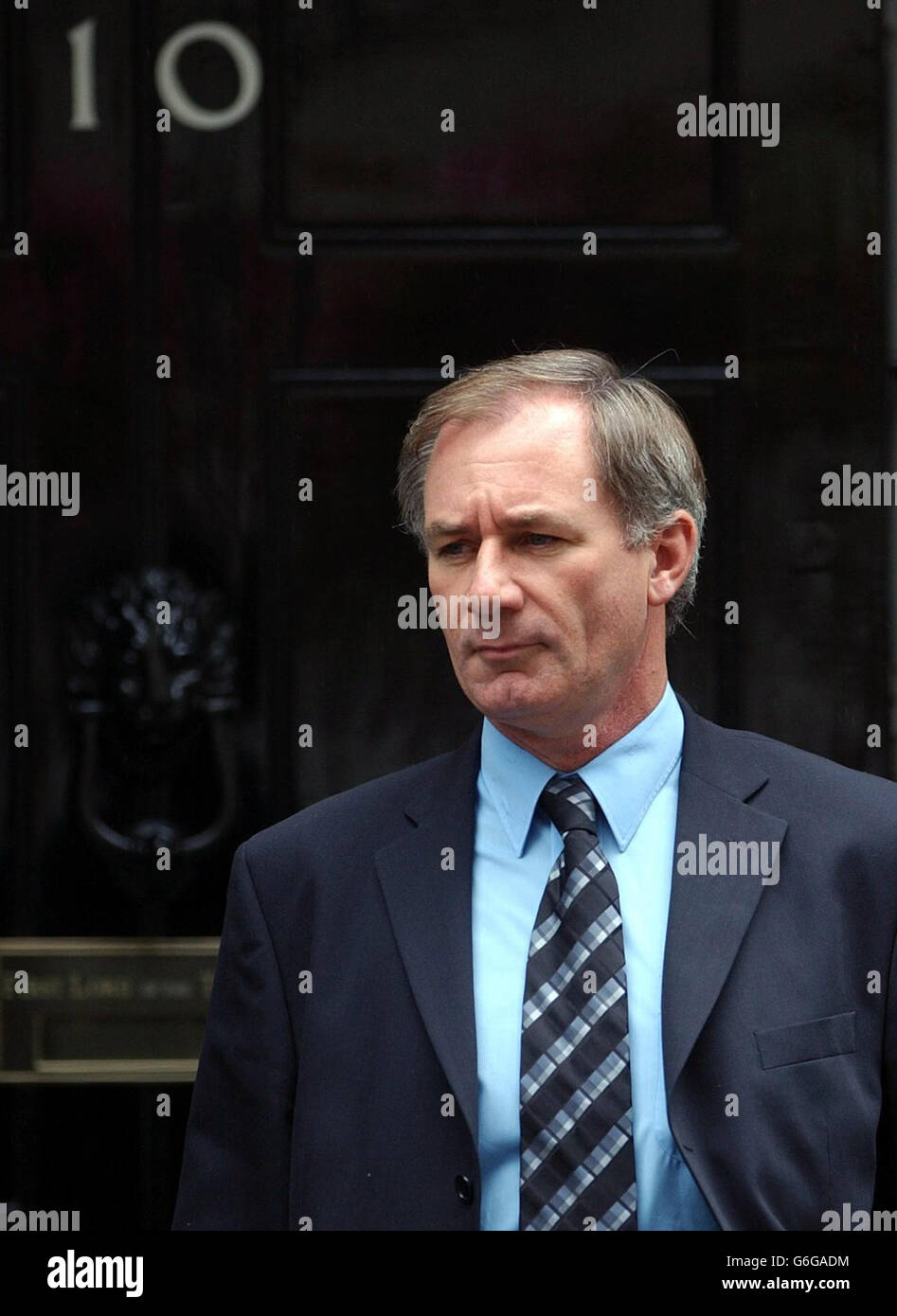 Defence Secretary Geoff Hoon leaves 10 Downing St in central London ...