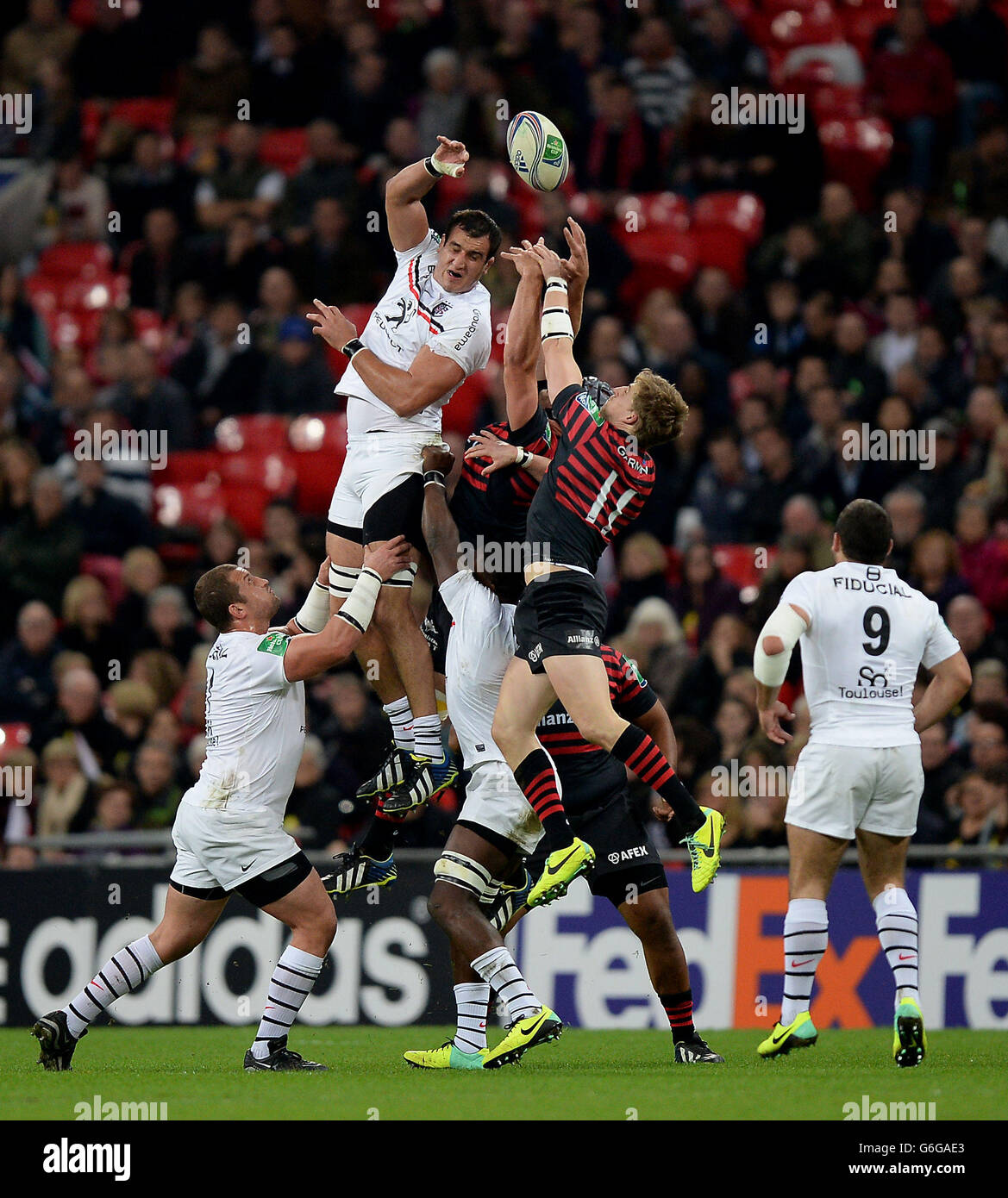 Saracens' David Strettle (centre right) and Toulouse's Yoann Maestri ...