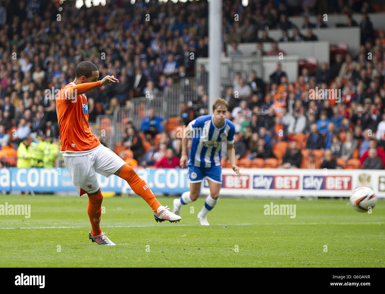 Tom ince blackpool wigan hi-res stock photography and images - Alamy