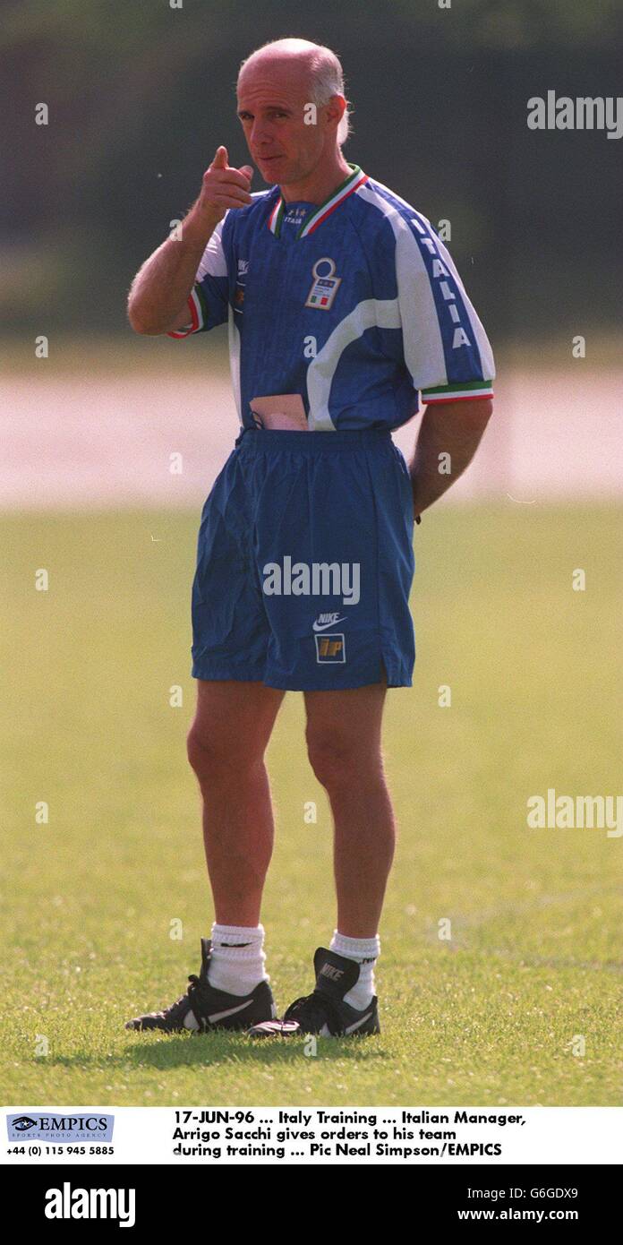 Arrigo sacchi gives orders team training hi-res stock photography and ...