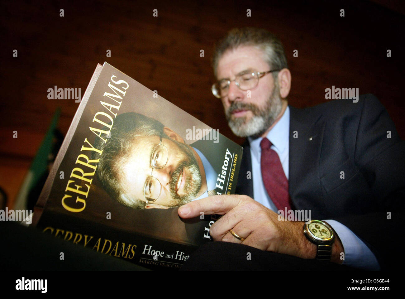 Gerry Adams book signing Stock Photo - Alamy