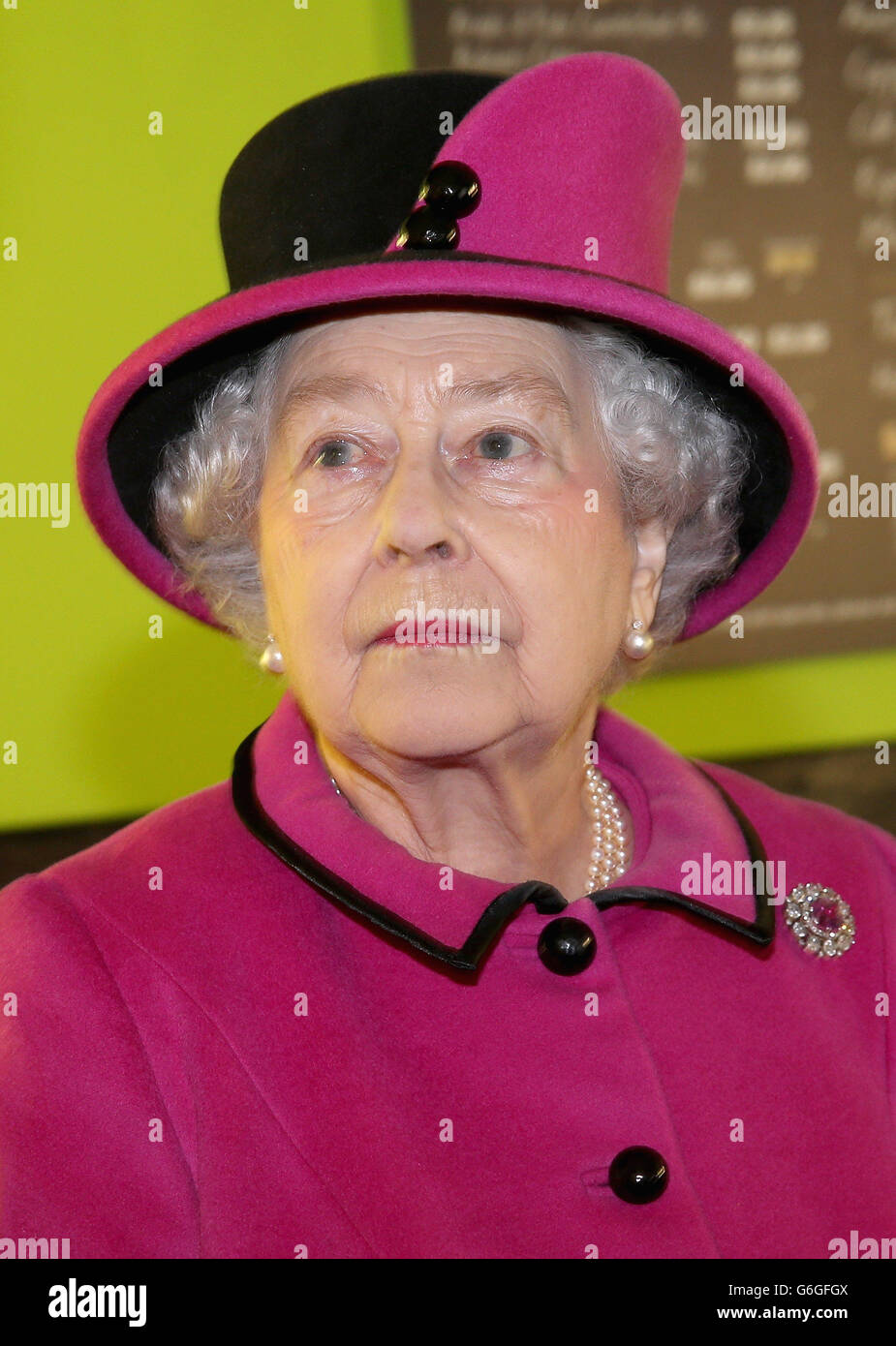 Queen elizabeth ii in bed hi-res stock photography and images - Alamy