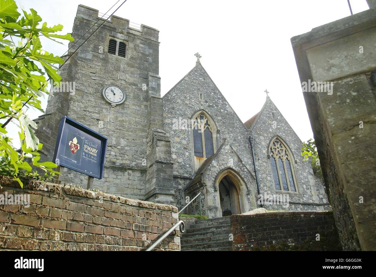 Church of st mary the virgin eling hi-res stock photography and images ...