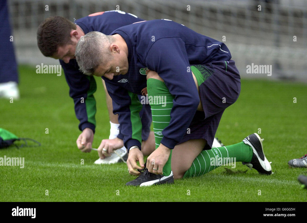 Cardiff's Graham Kavanagh (right) and Aston Villa's Mark Kinsella tying ...