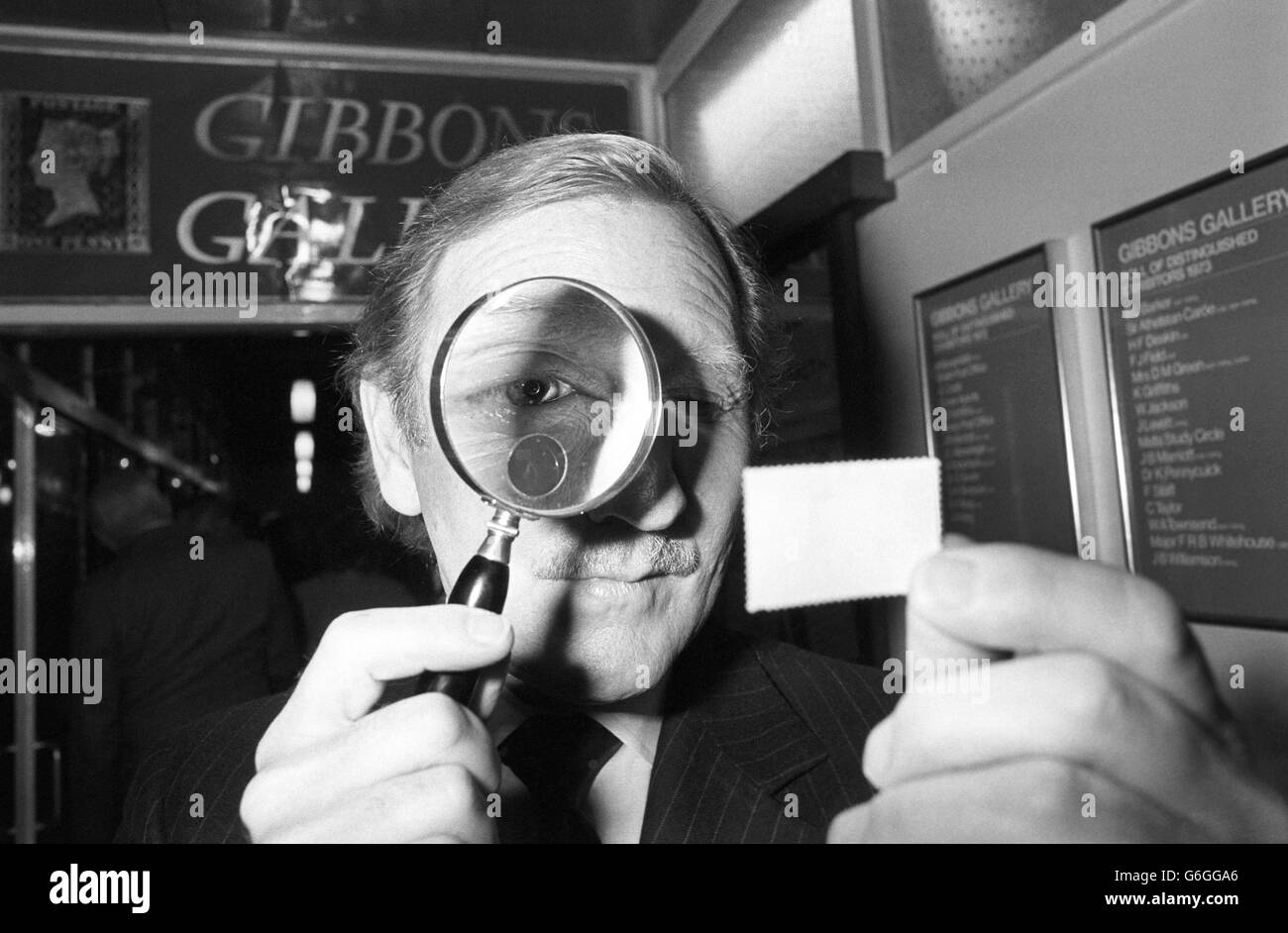 Leslie phillips british actor Black and White Stock Photos & Images - Alamy