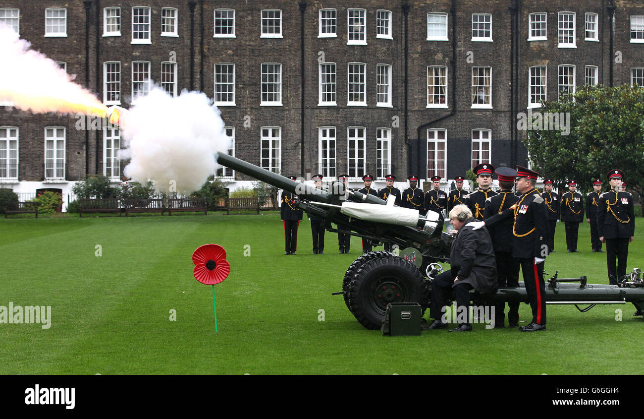 Boris memorial gun salute Stock Photo - Alamy