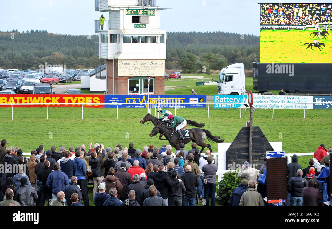 Dominic Elsworth on Somersby (front) beats Paddy Brennan on Module to ...