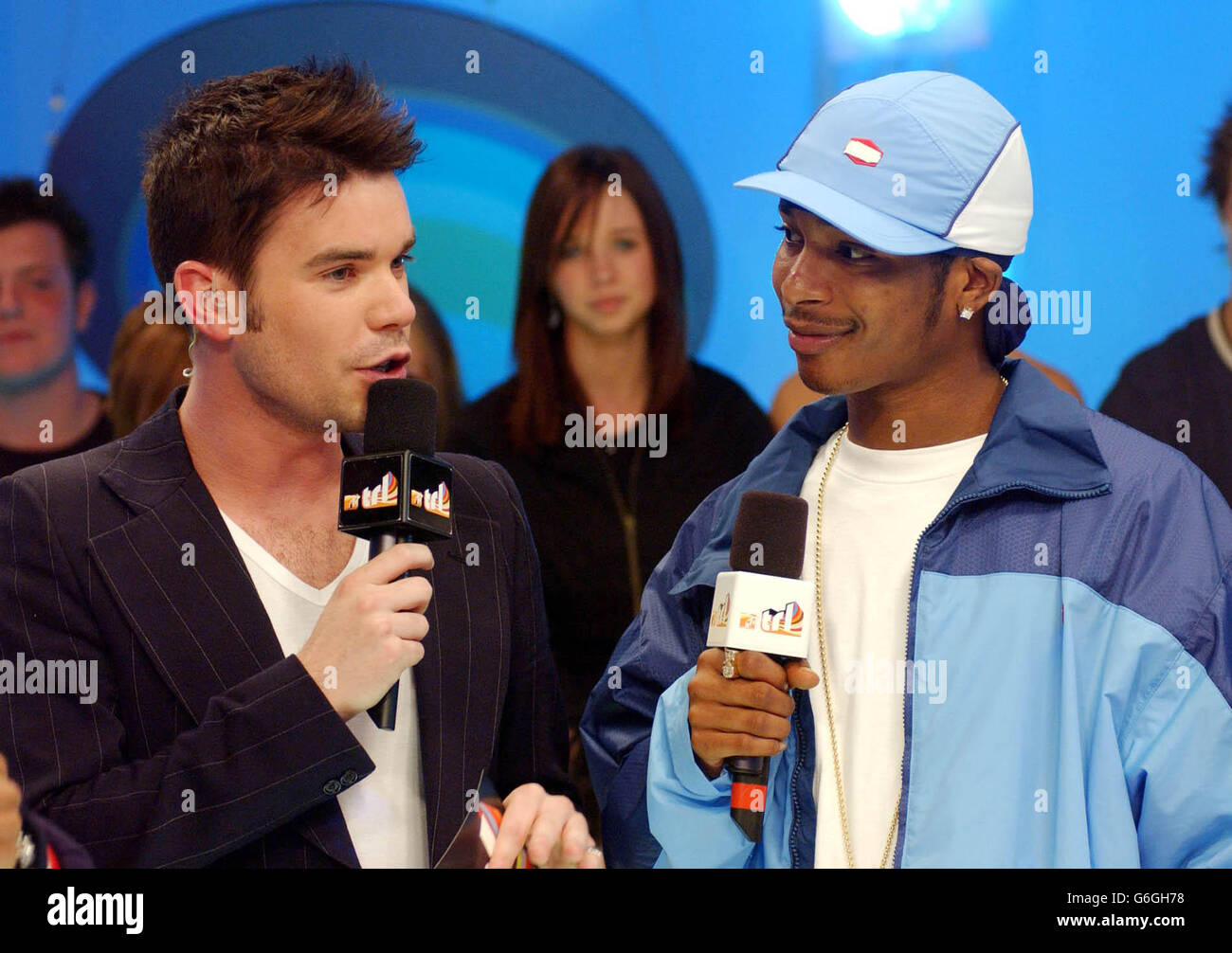 Host Dave Berry with Rapper Chingy during his apperance on MTV's TRL UK ...