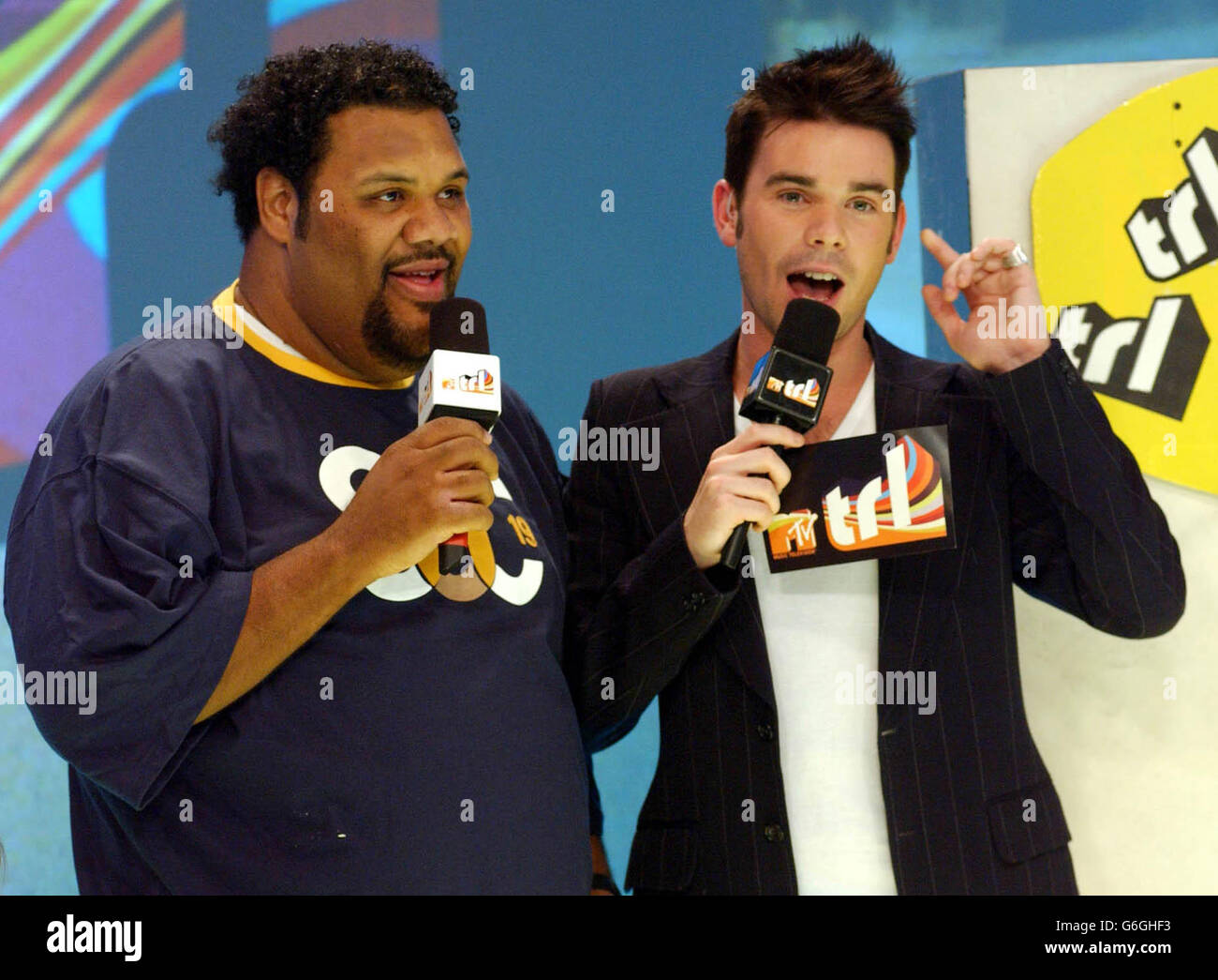 Host Dave Berry with Fatman Scoop during his apperance on MTV's TRL UK ...