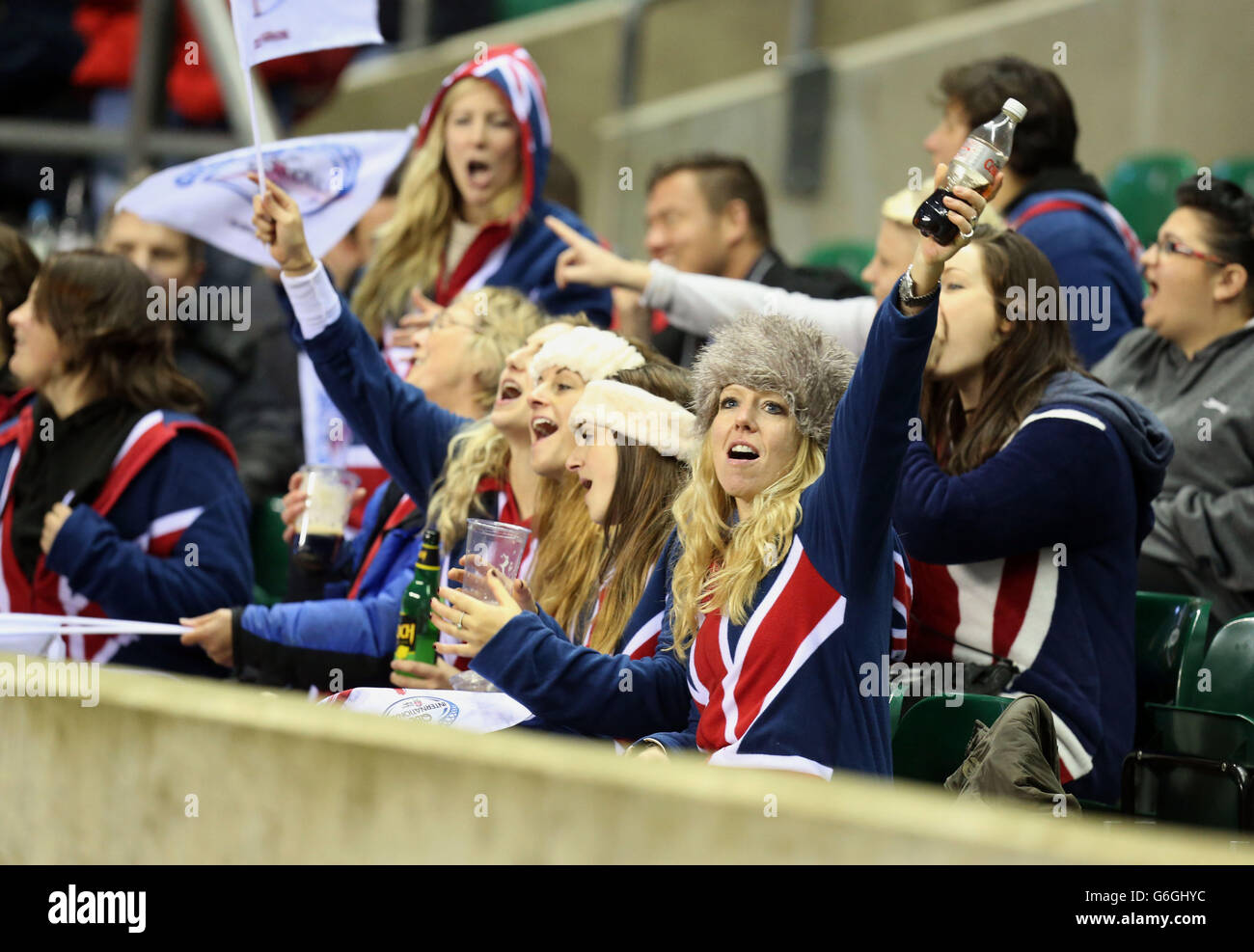 Women cheer during team hi-res stock photography and images - Alamy