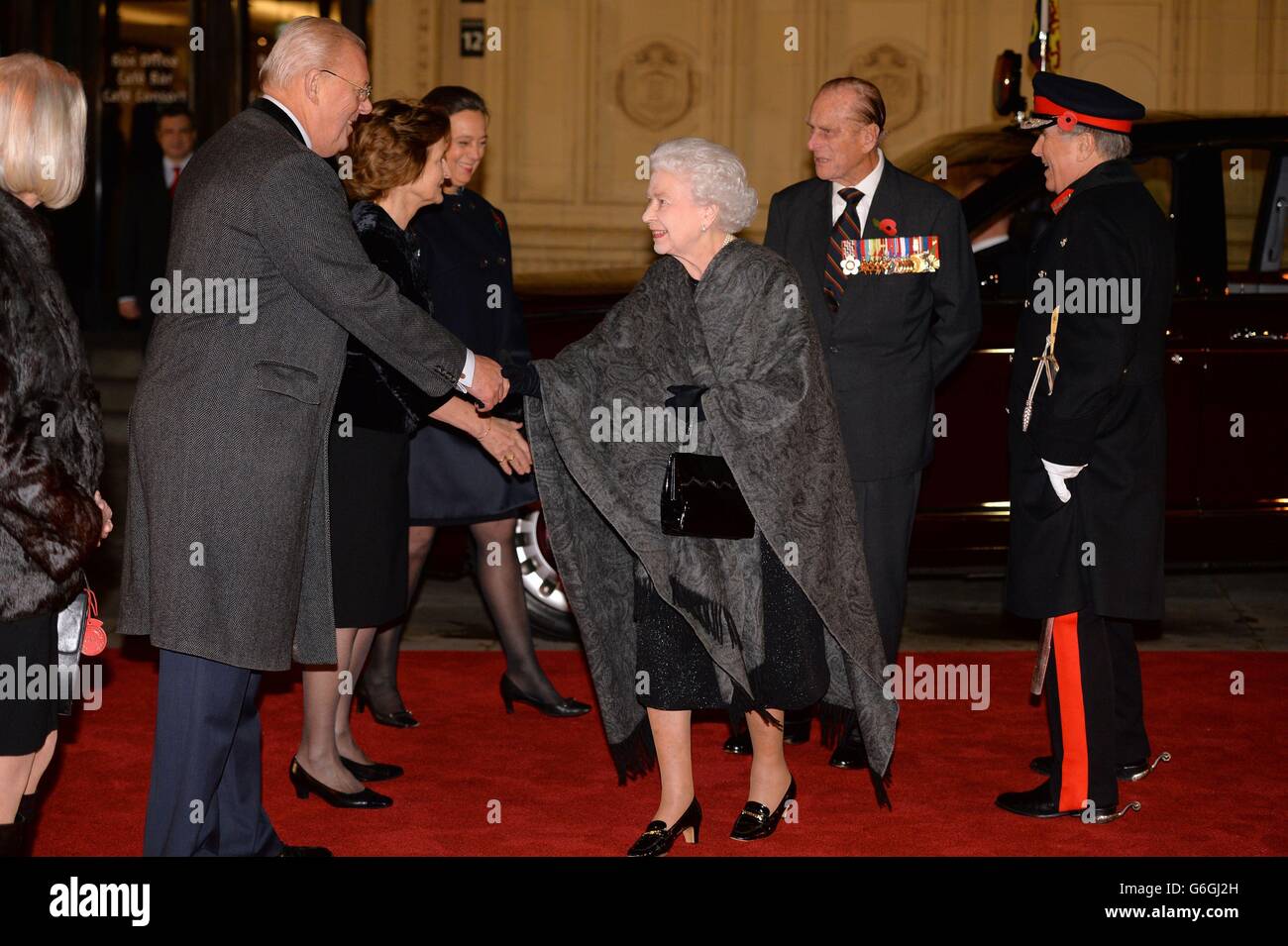 Queen Elizabeth II and the Duke of Edinburgh arrive to view the plaque ...