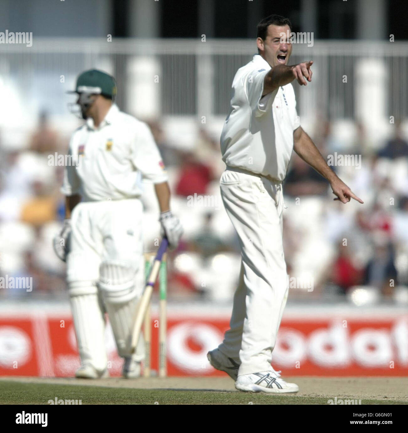 Cricket action martin bicknell hi-res stock photography and images - Alamy