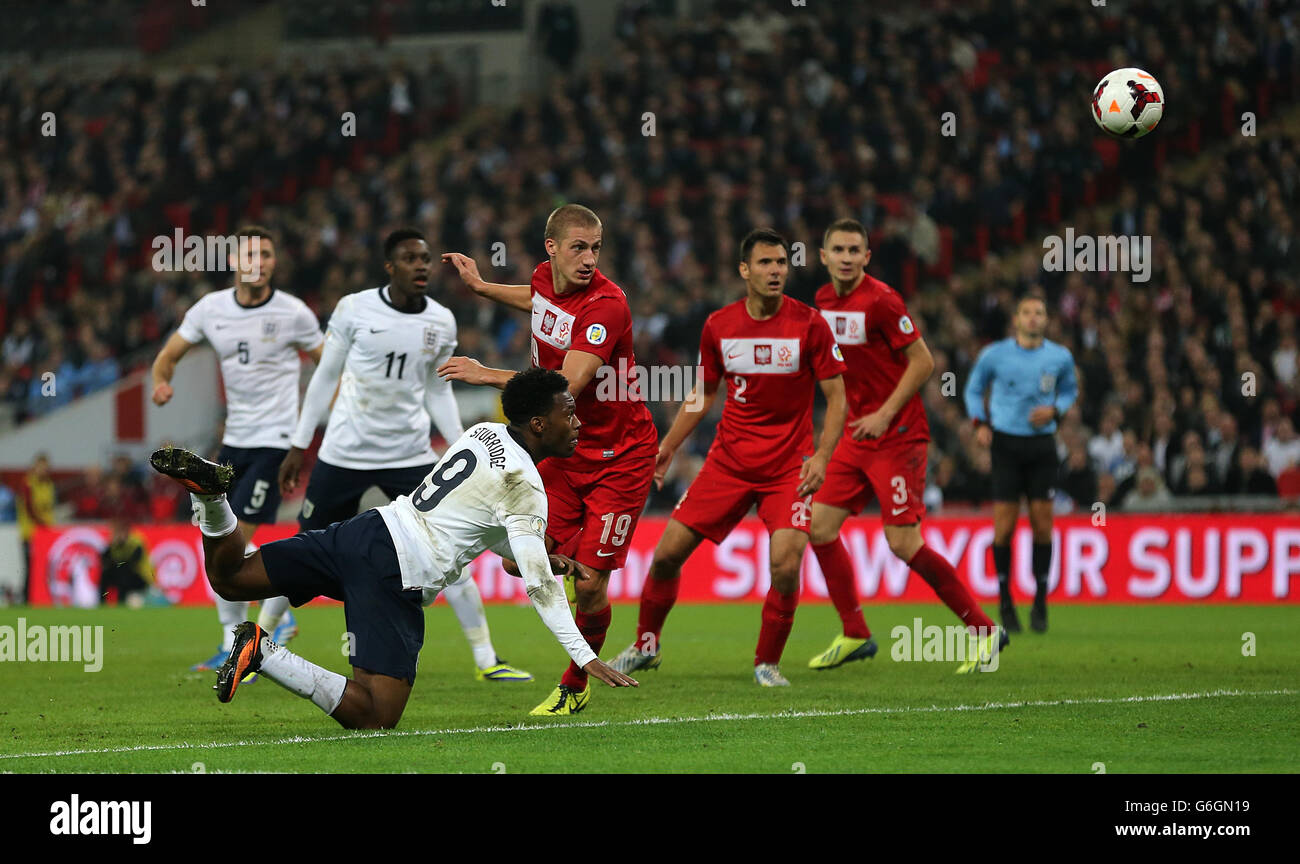 Diving header goal hi-res stock photography and images - Alamy