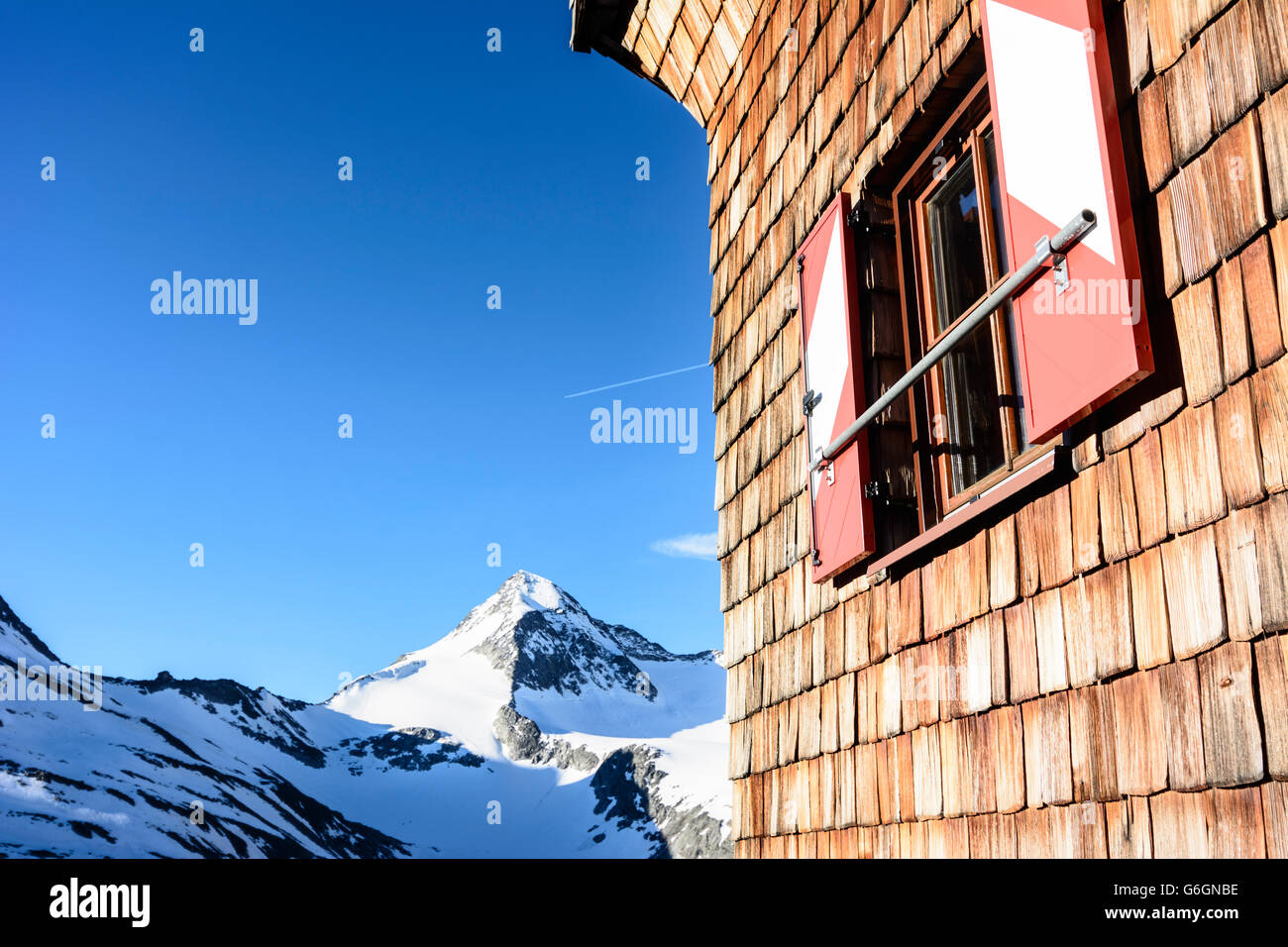 Mountain hut "Kürsingerhütte", view to peak Großer Geiger, Neukirchen ...