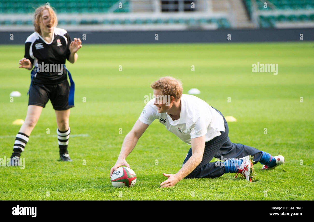 Prince Harry rugby coaching session Stock Photo - Alamy