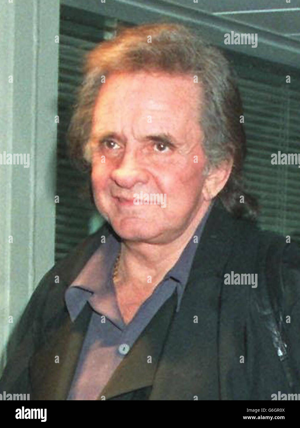 Country and western singer johnny cash arriving at heathrow airport hi ...