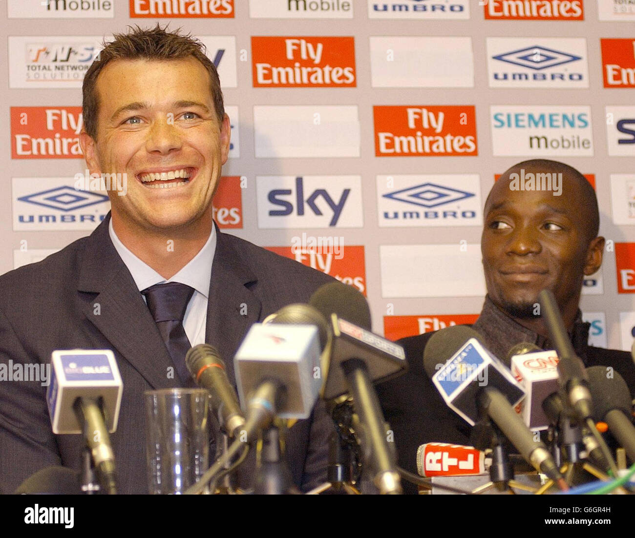 Soccer sullivan new signing hi-res stock photography and images - Alamy