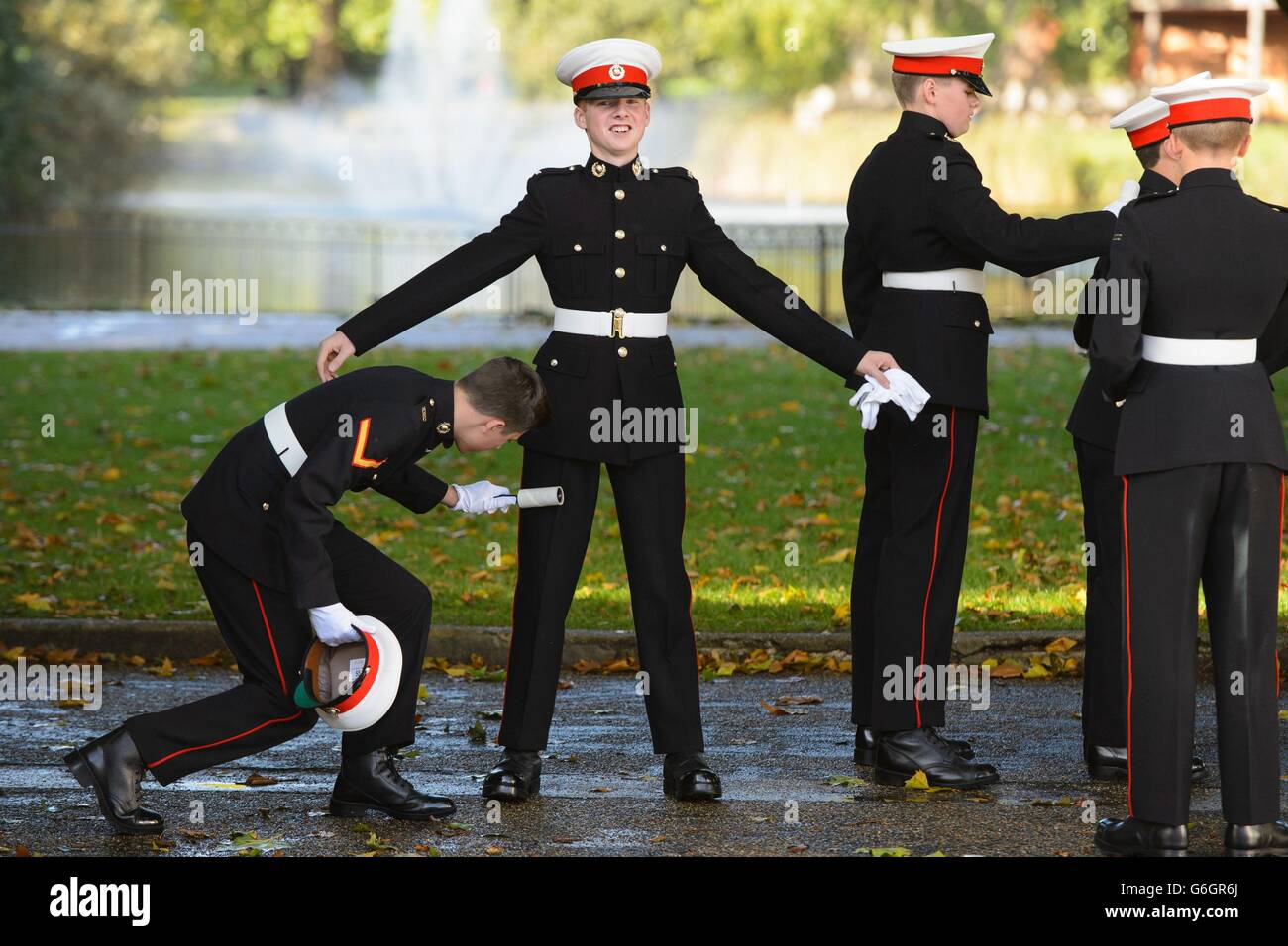 Ahead trafalgar day parade hi-res stock photography and images - Alamy