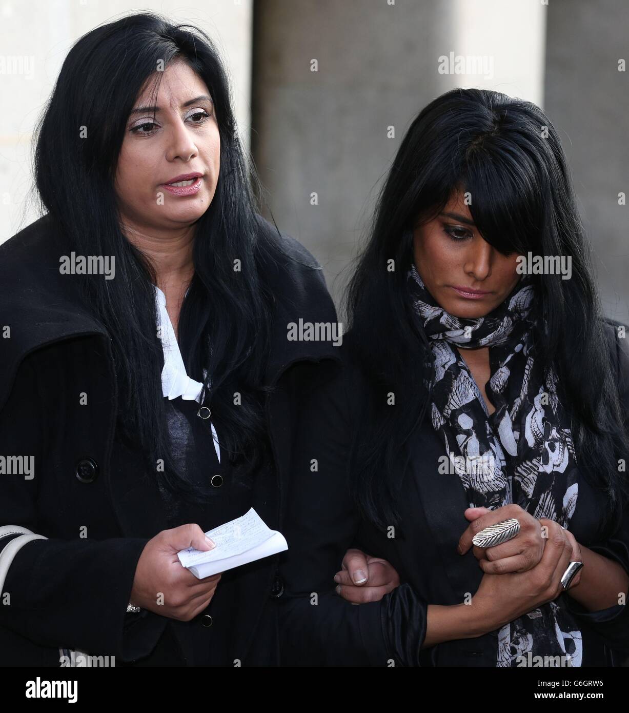 The daughters of Mohammed Saleem, Shazia Khan (left) and Massarrat ...