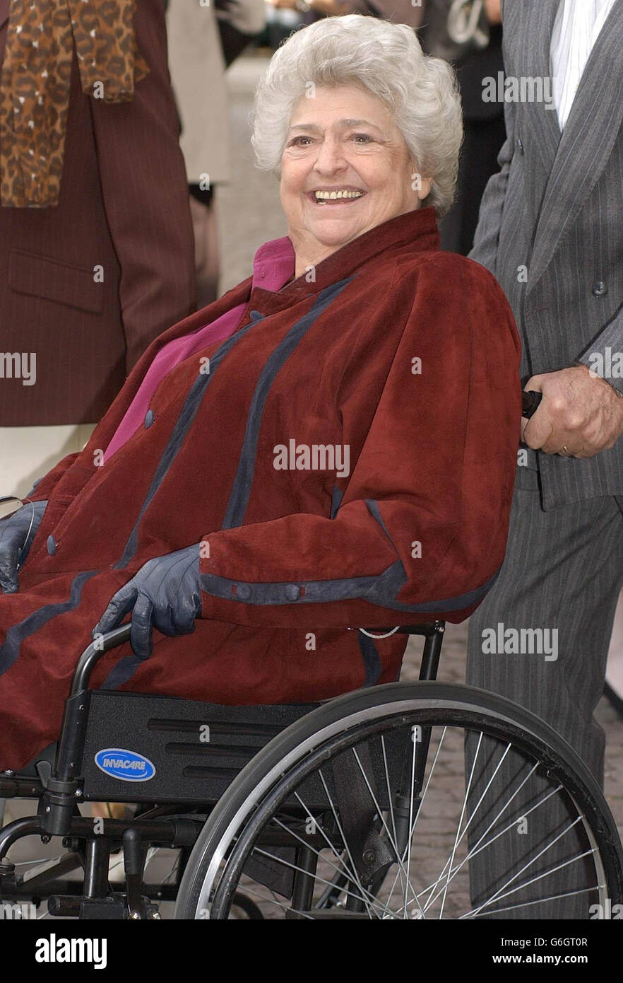 Claire rayner outside westminster abbey hi-res stock photography and ...