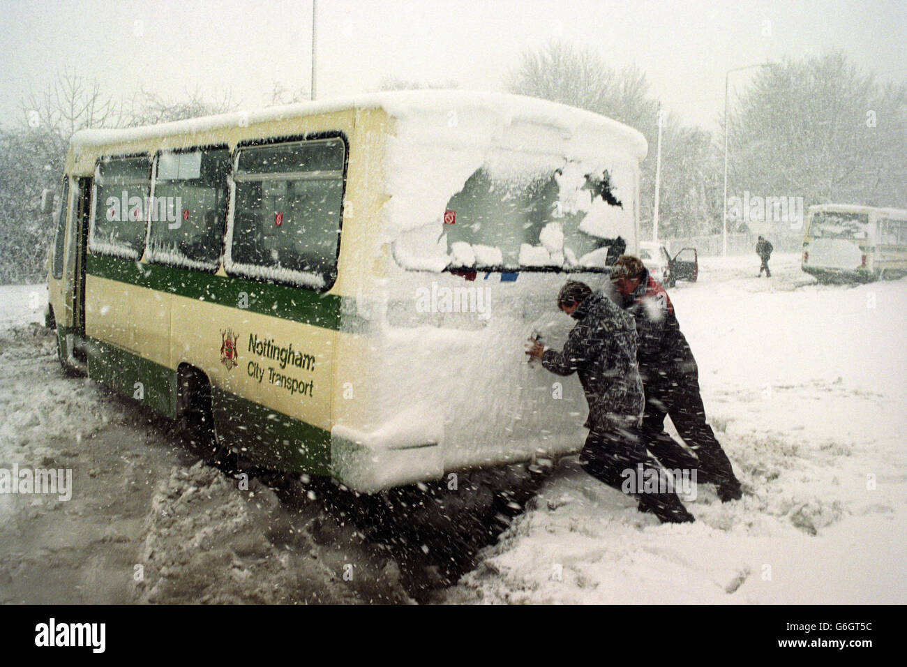 Bus stuck in snow hi-res stock photography and images - Alamy