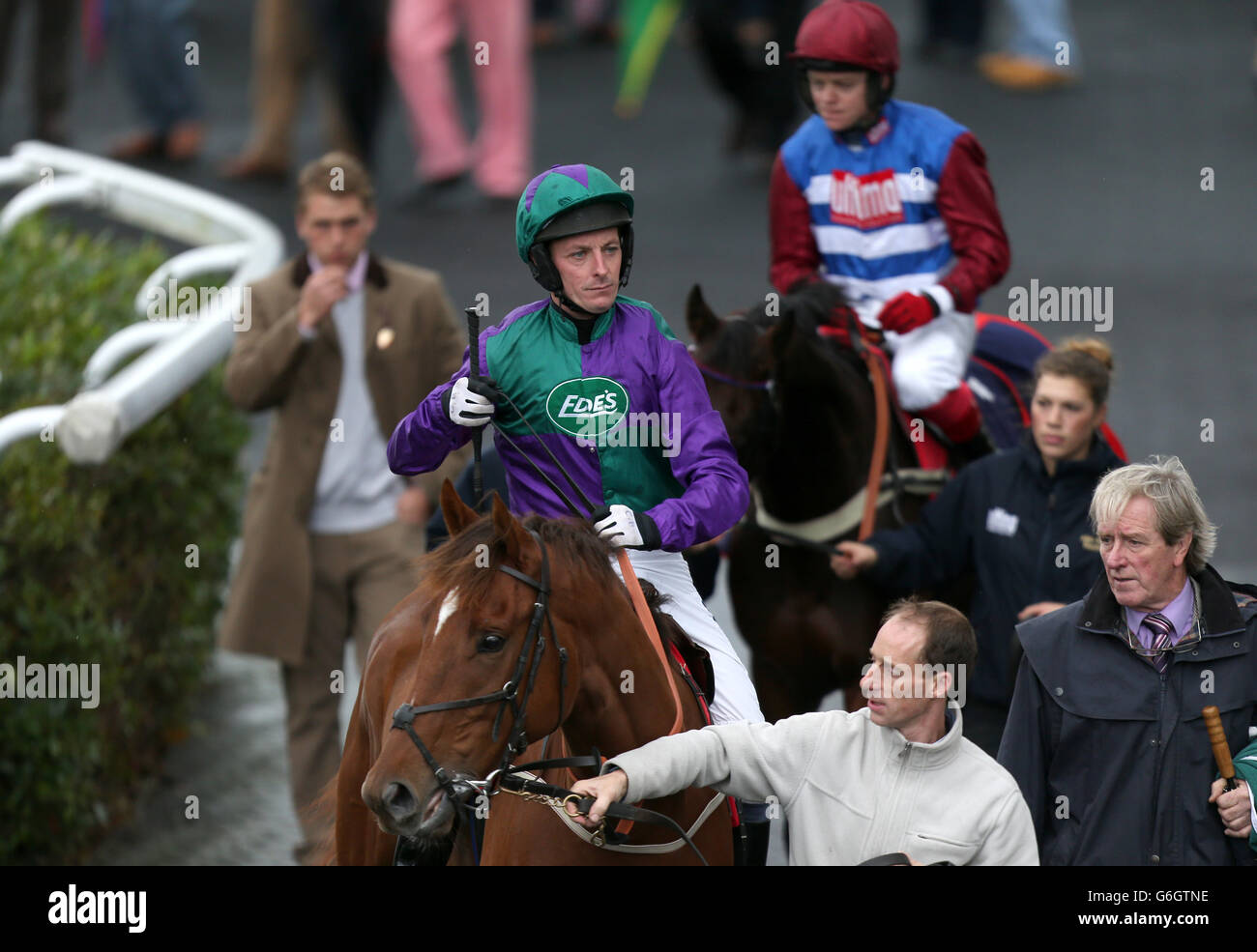 Start kempton park racecourse hi-res stock photography and images - Alamy
