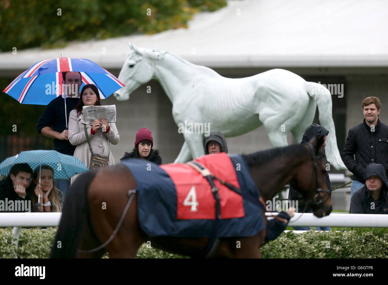 Beside racecourse hi-res stock photography and images - Alamy