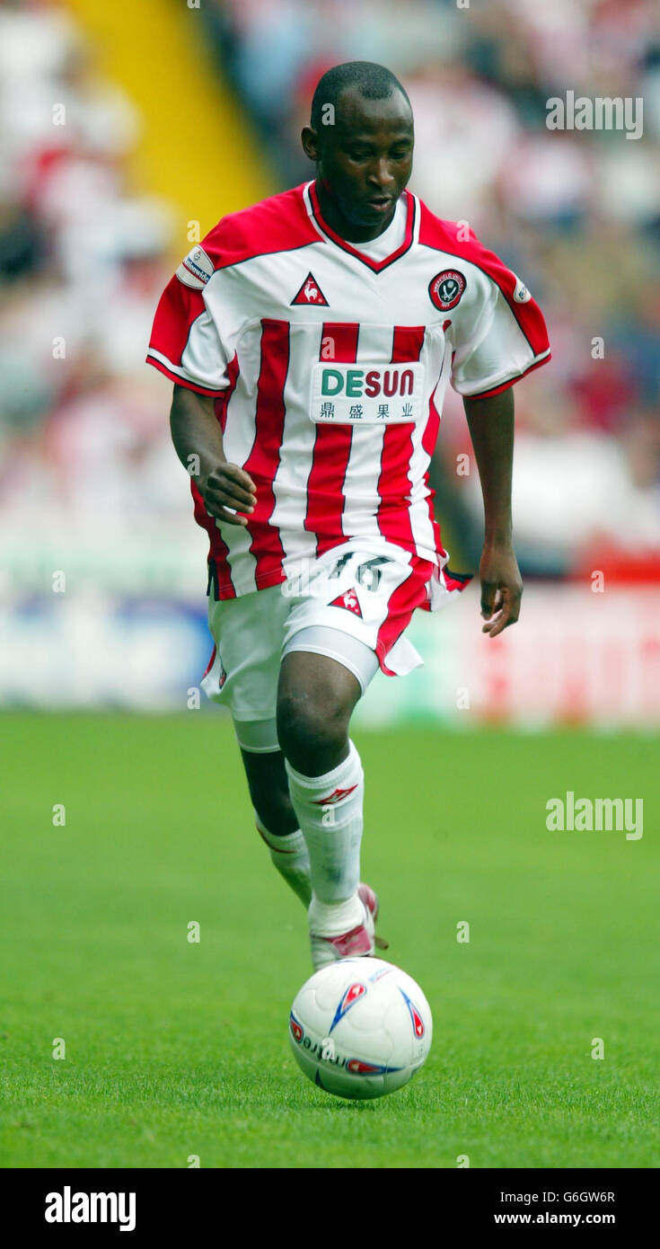 Sport football action peter ndlovu hi-res stock photography and images ...