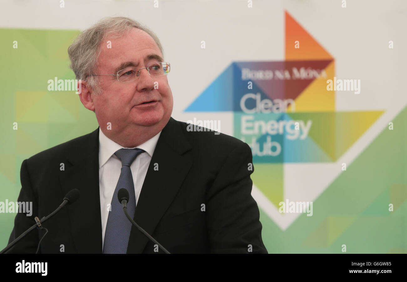 Pat Rabbitte, Minister for Communications, Energy and Natural Resources ...